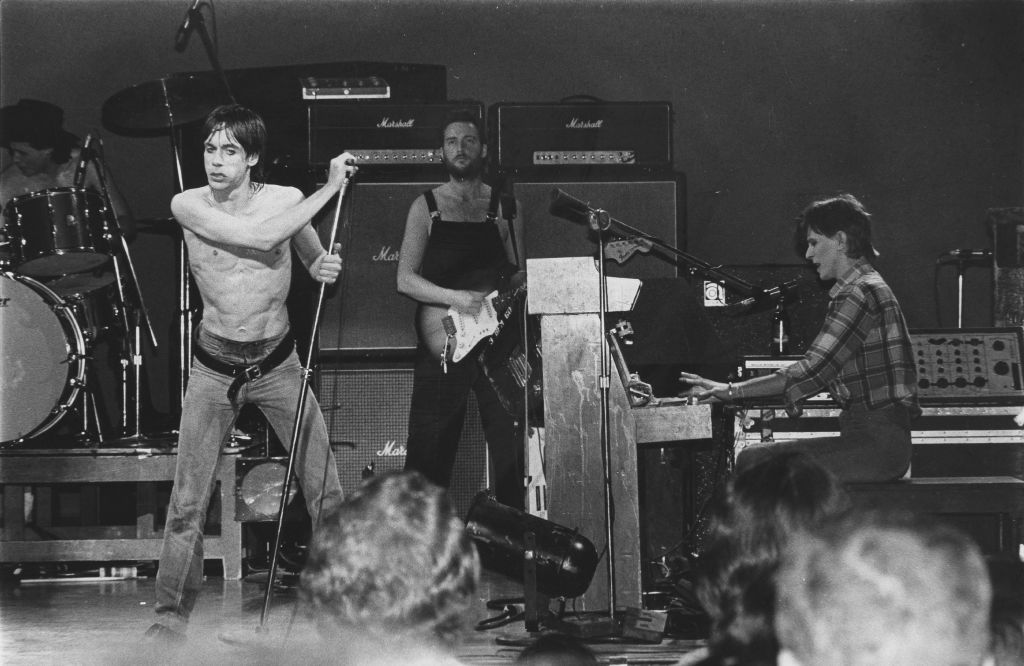 Ranking the 20 Greatest Rock Frontmen of All Time – Nostalgic Buzz