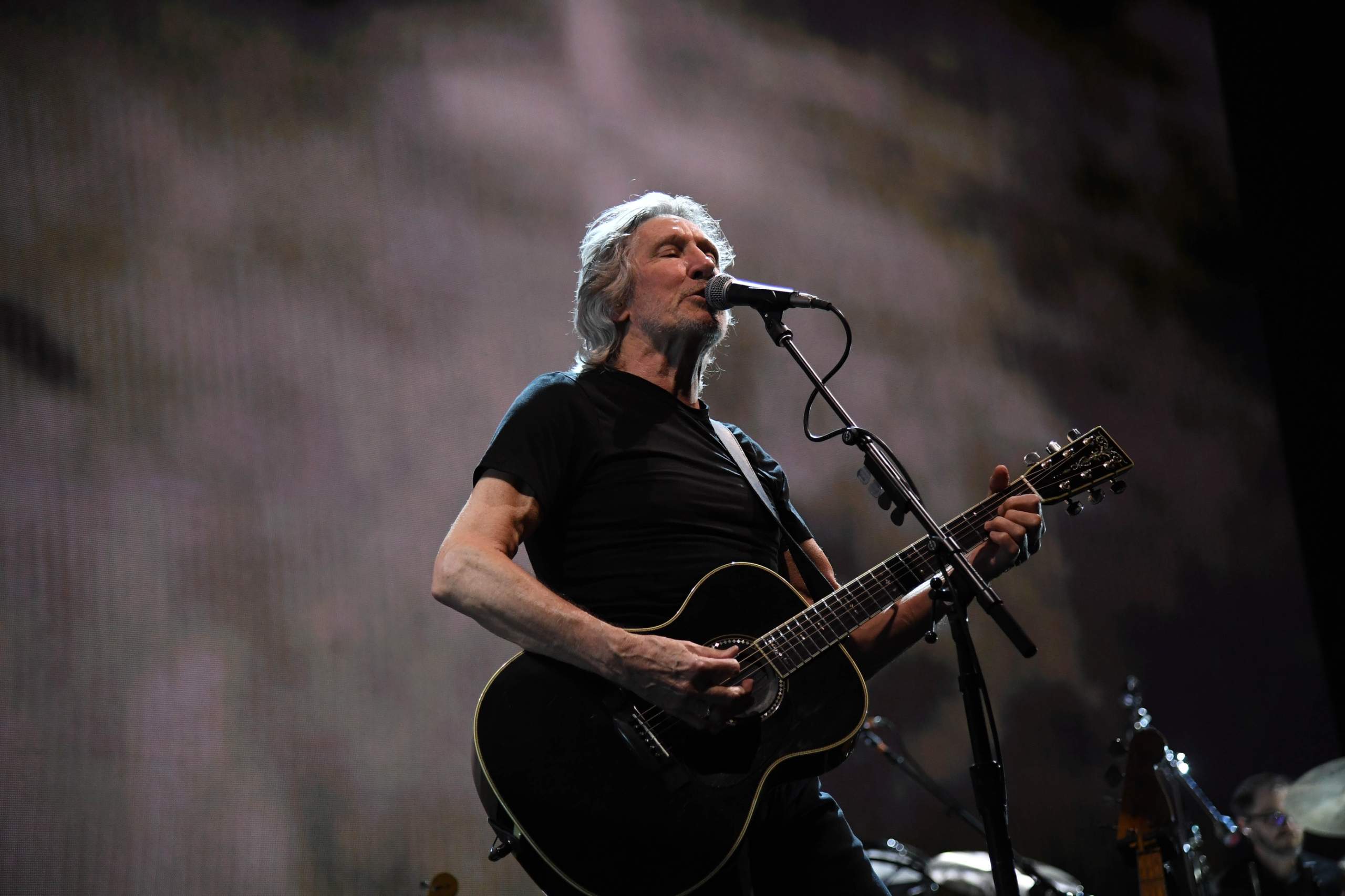 Ranking the 20 Greatest Frontmen in Music History – Nostalgic Buzz